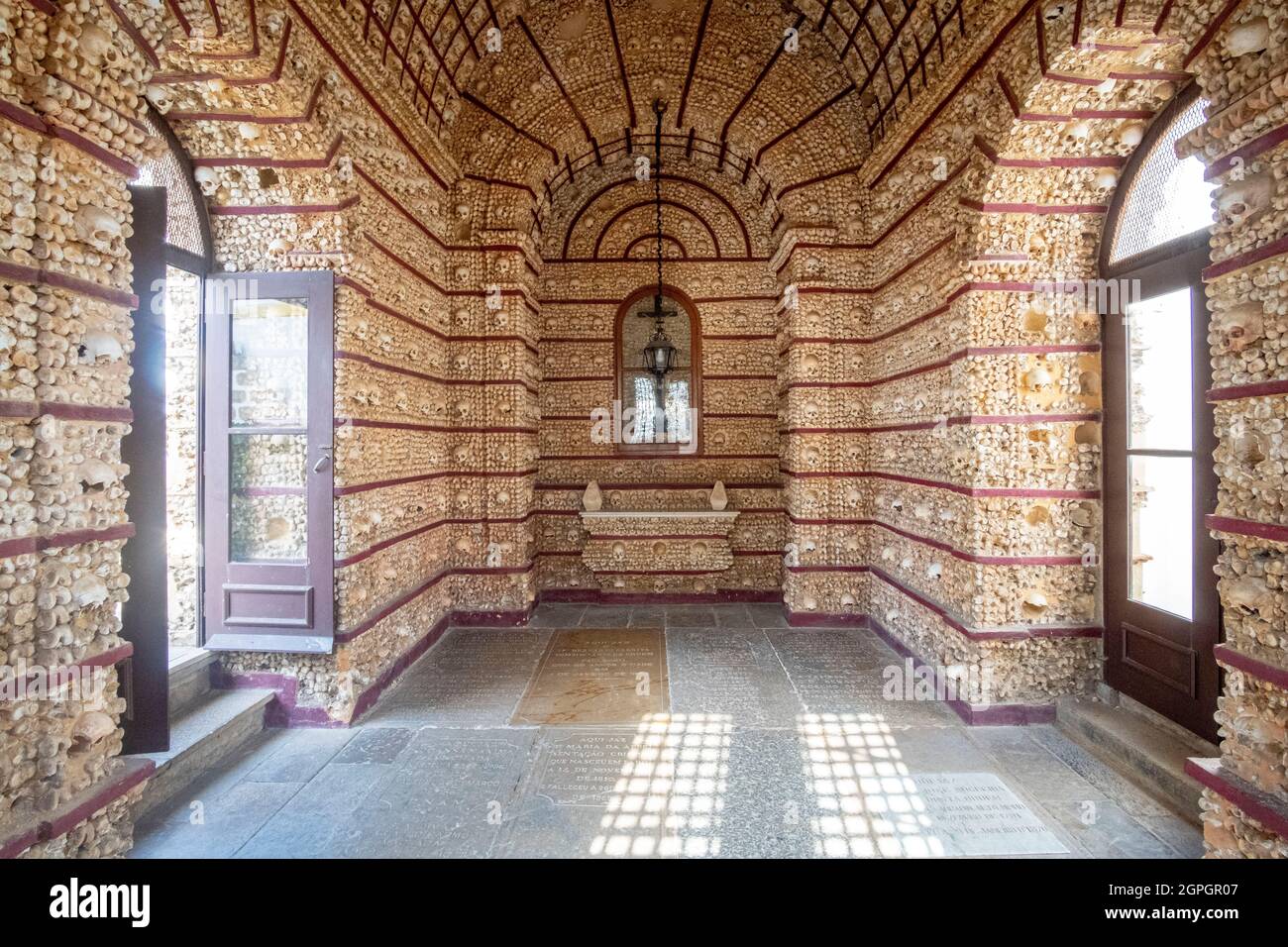 La capela dos ossos faro hi-res stock photography and images - Alamy