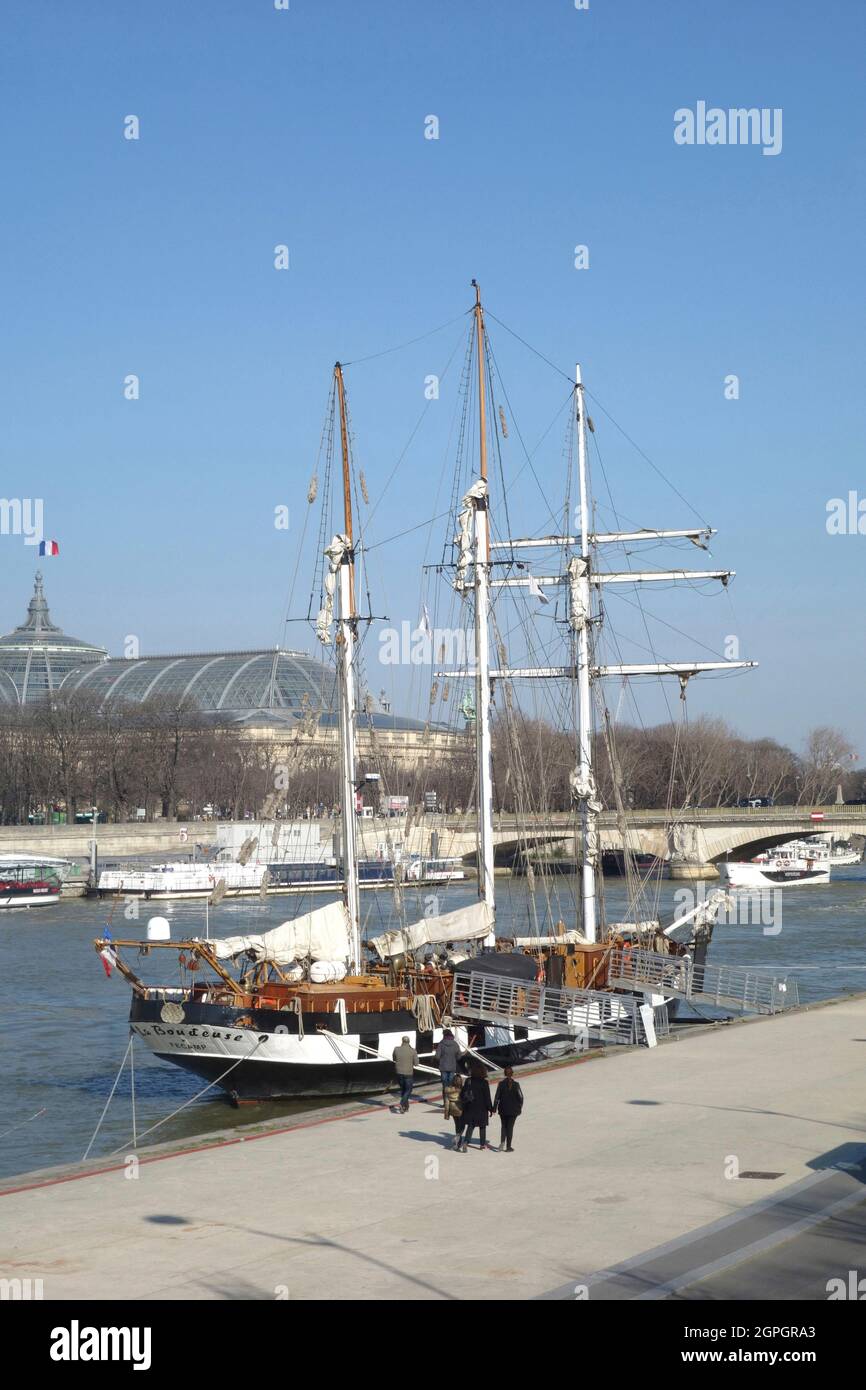 France, Paris, Gros Caillou harbor, near the Alma bridge, Goelette ...