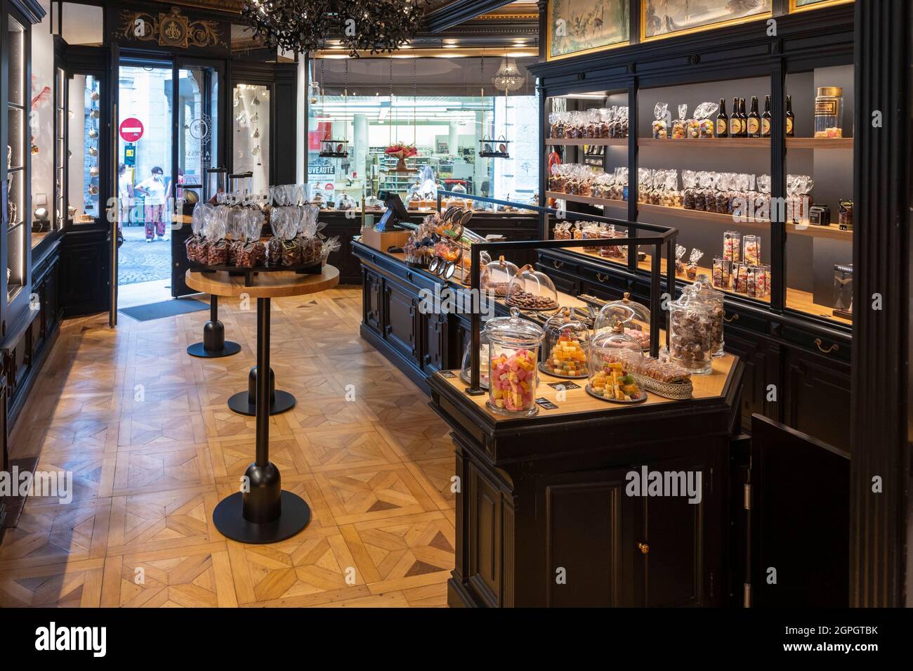 Confectionery shelf hi-res stock photography and images - Alamy