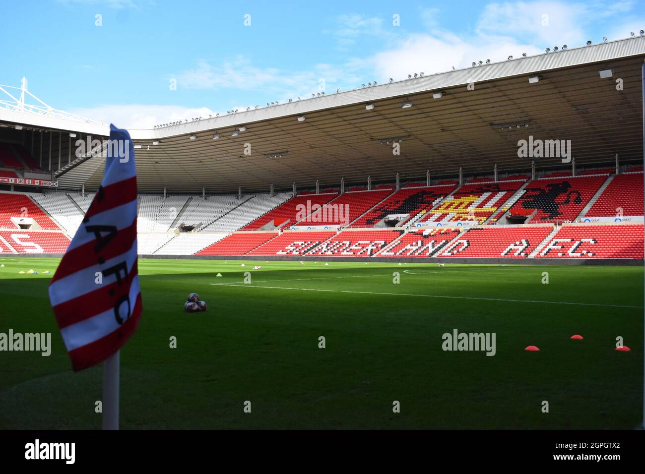 Safc ladies hi-res stock photography and images - Alamy