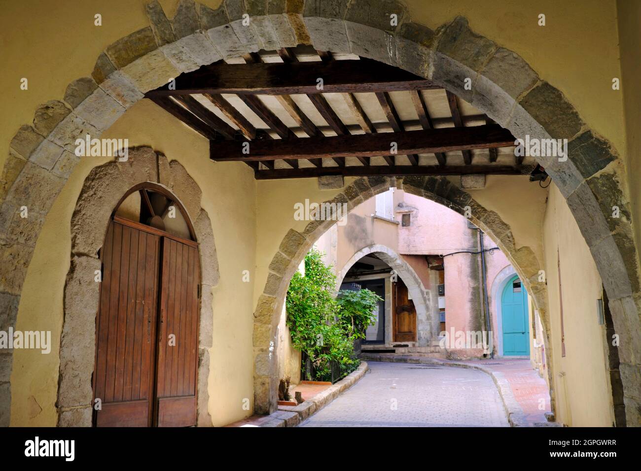 France, Var, Ollioules, Portegue of the Rue Gambetta, covered passage ...