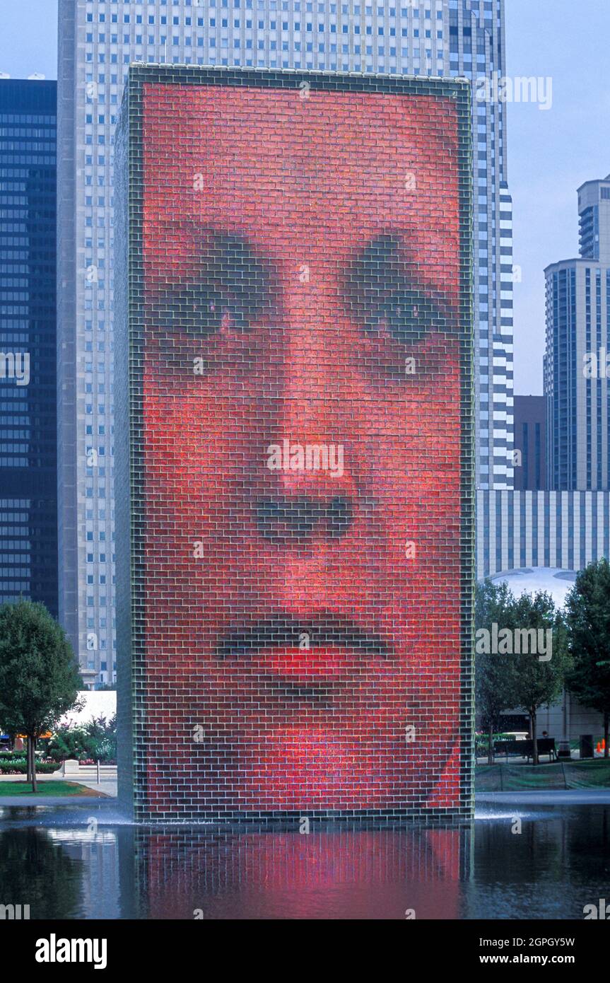 Man face in the Crown Fountain, Jaume Plensa, Millennium Park, Chicago ...