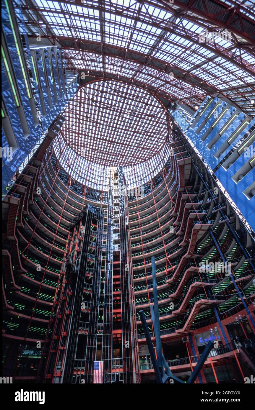 Atrium of James R. Thompson Center, Chicago, Illinois, USA Stock Photo ...