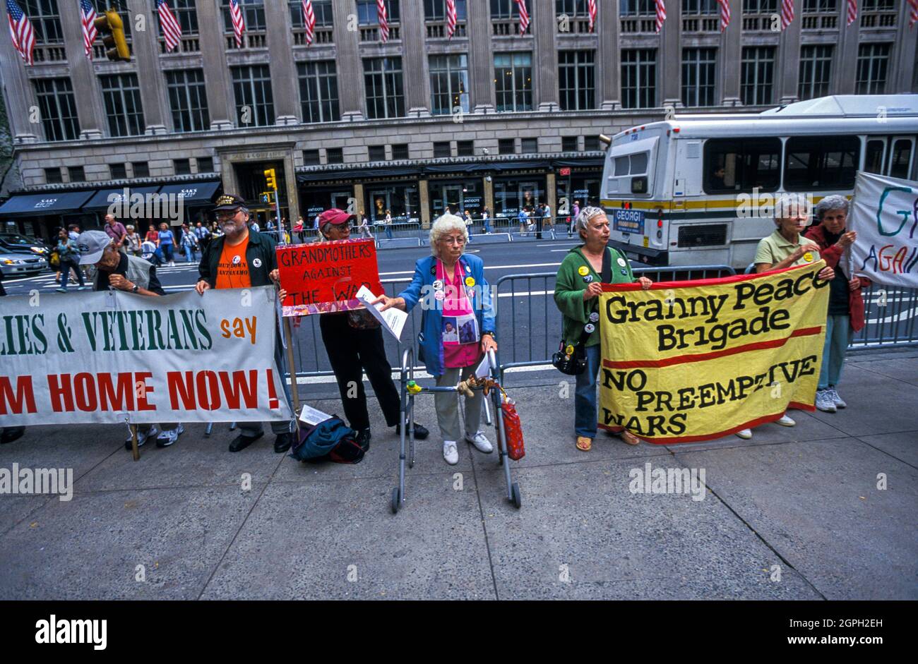 End Iraq war, end the occupation protesters in New York, USA Stock ...