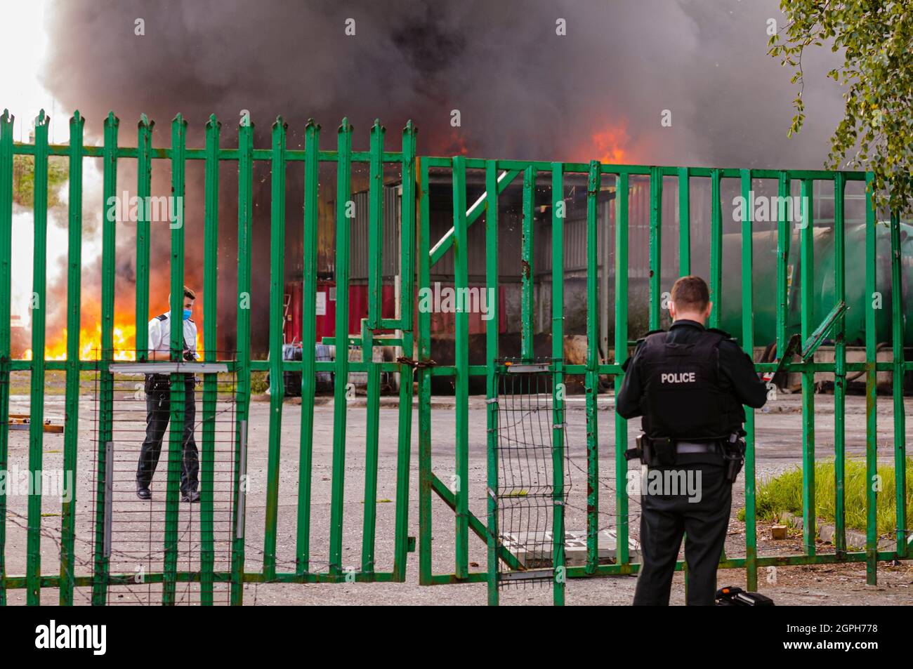 Danger in oil fires hi-res stock photography and images - Alamy