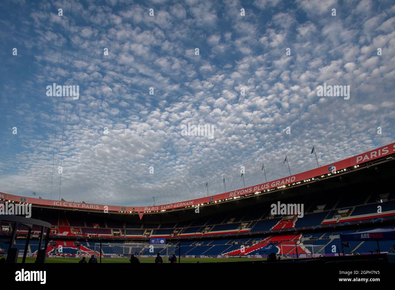 Parc des princes psg stadium group hi-res stock photography and images ...