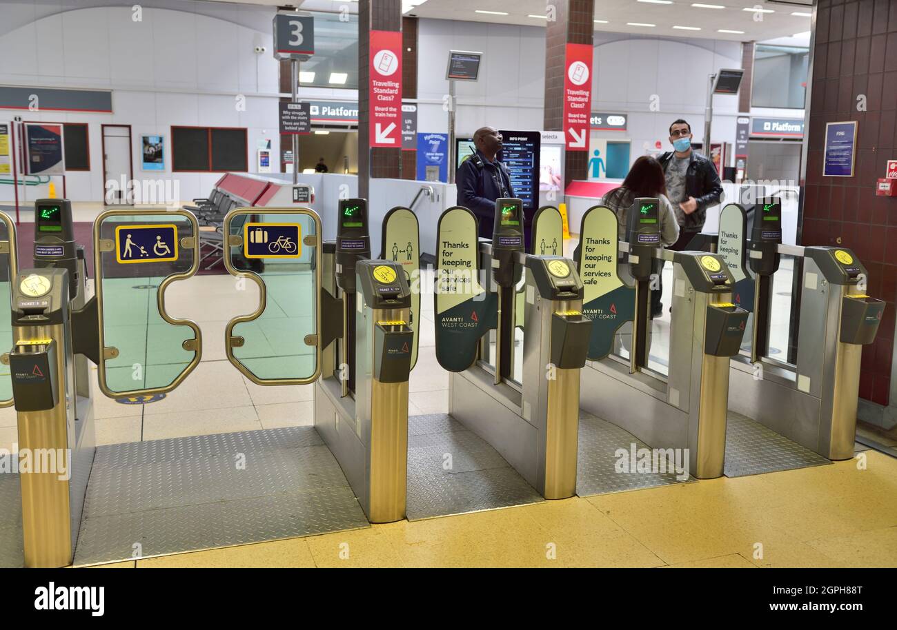 Uk train station ticket gate hi-res stock photography and images - Alamy
