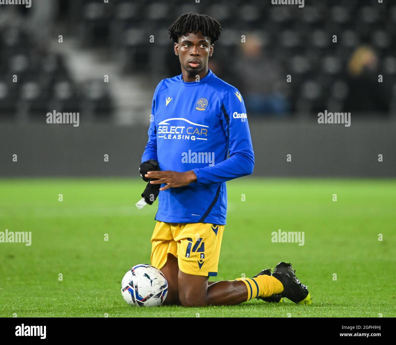 Ovie Ejaria #14 of Reading during the pre-game warmup Stock Photo - Alamy