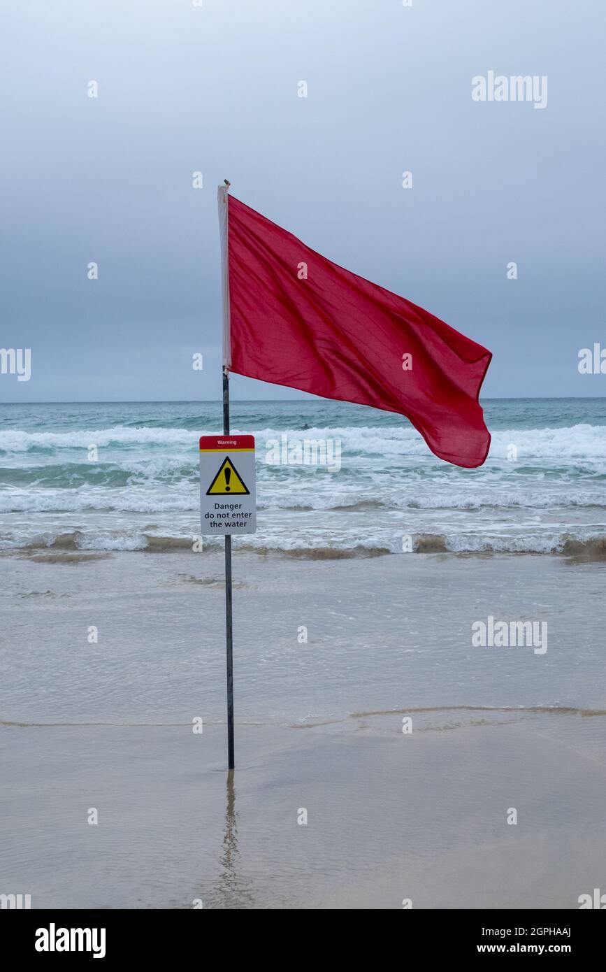 Warning signs at beaches hi-res stock photography and images - Alamy