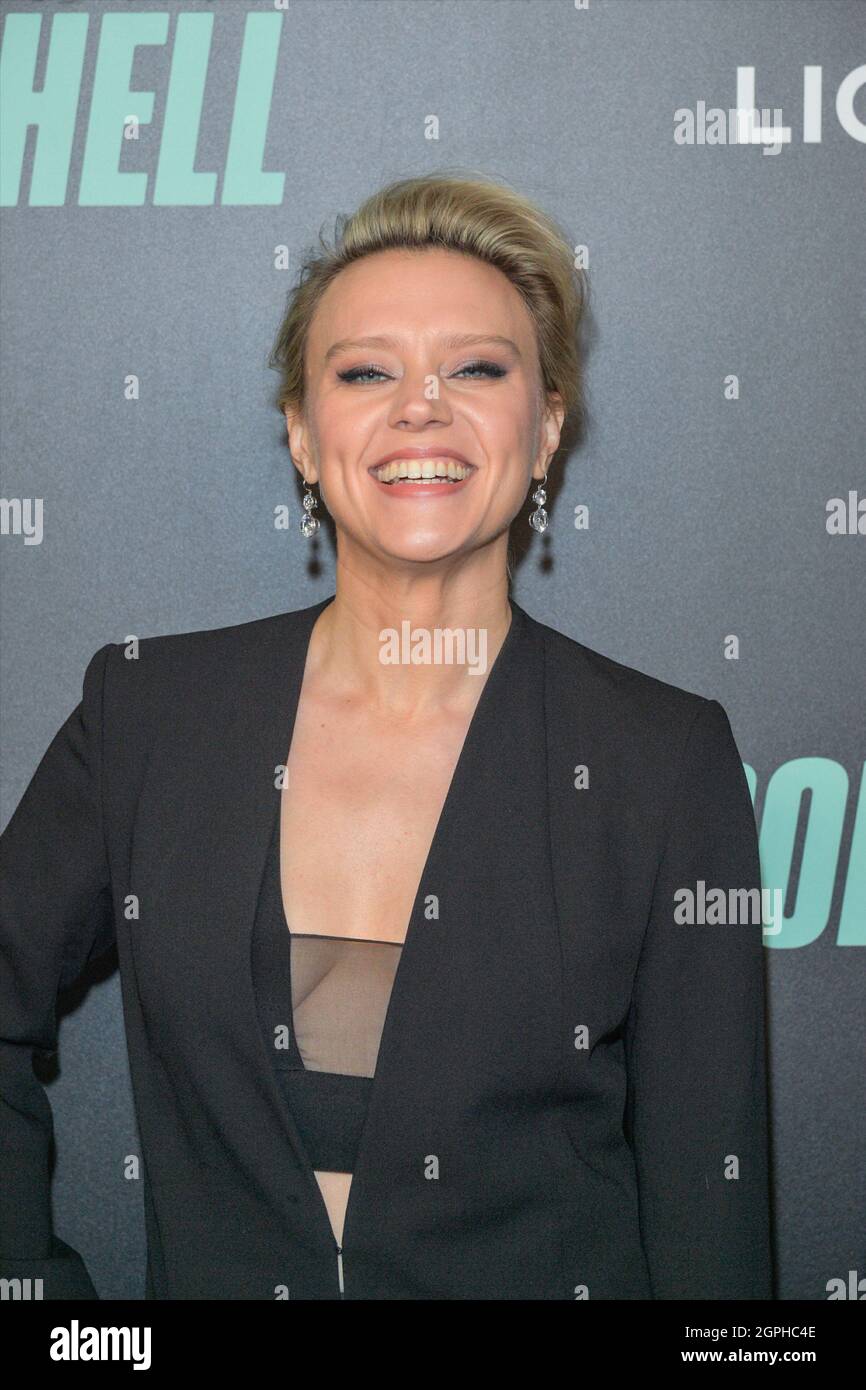 New York - NY - 20191216 Cast members and celebrities arrive for a ...