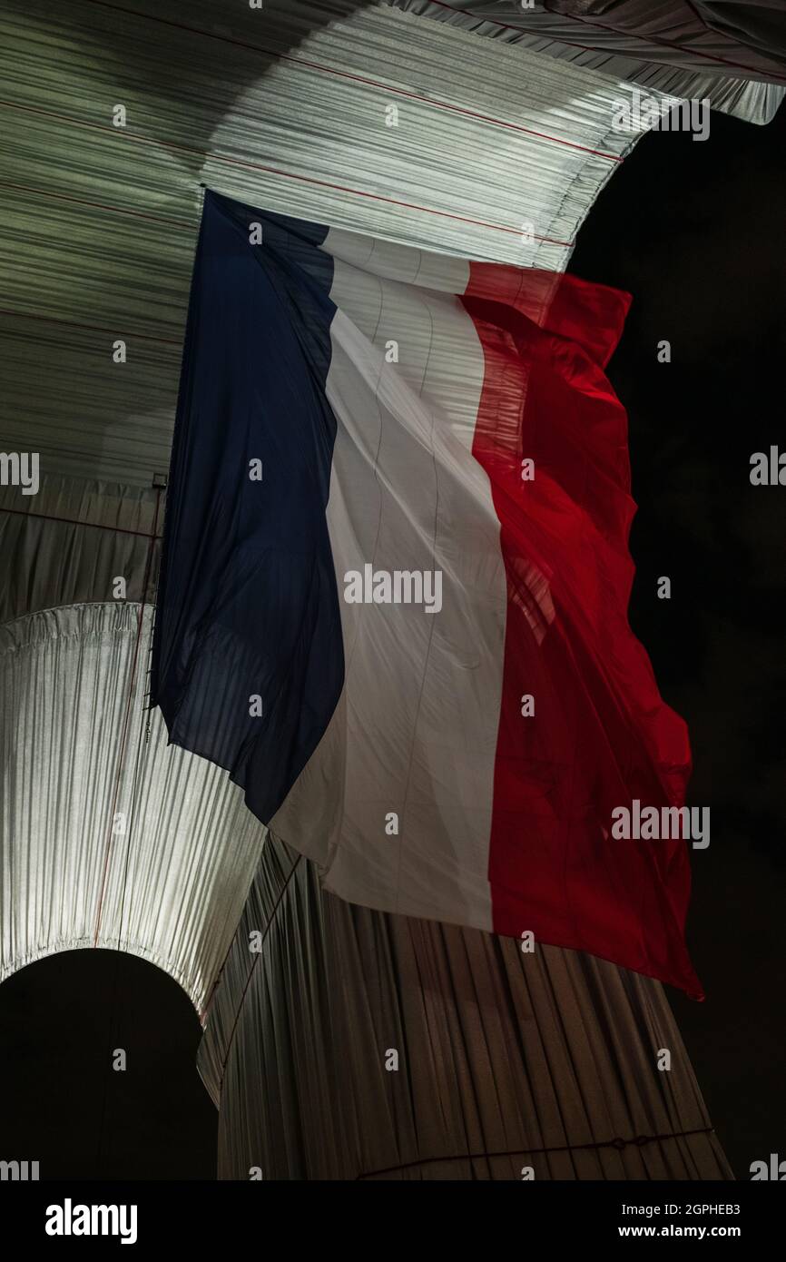Drapeau europe arc de triomphe hi-res stock photography and images - Alamy
