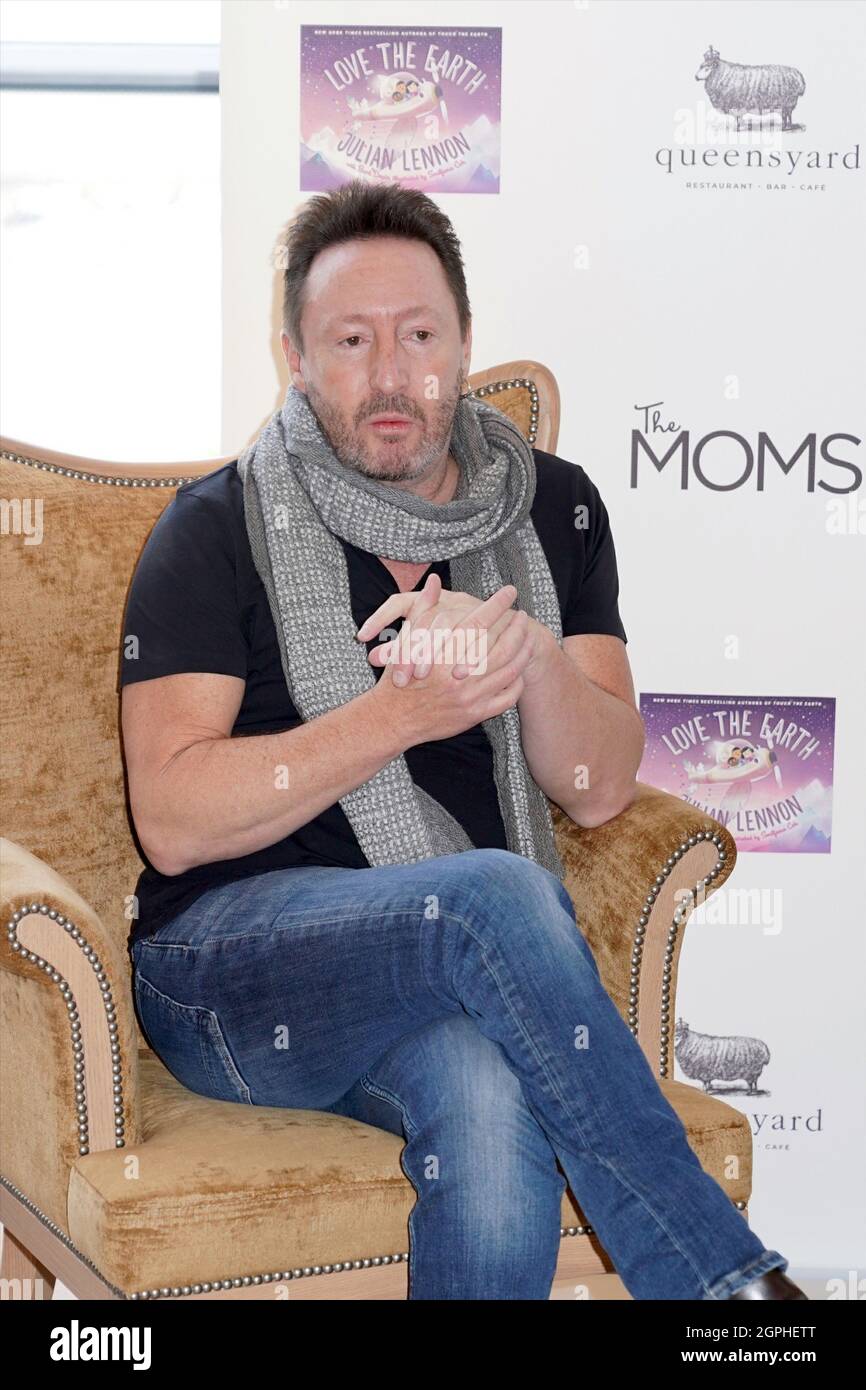 New York - NY - 20190425 The MOMS (Denise Albert and Melissa Gerstein ...