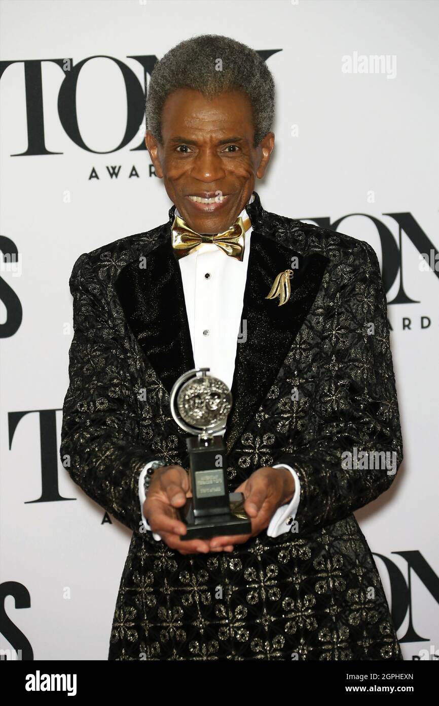 New York - NY - 20190609 Winners pose with their trophies at the 73rd ...