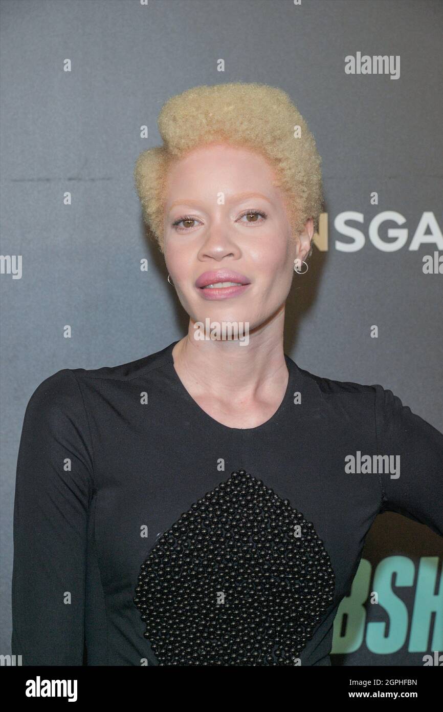 New York - NY - 20191216 Cast members and celebrities arrive for a ...