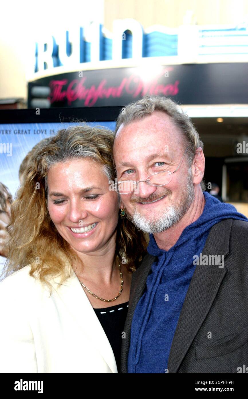 Robert Englund 06/21/04 "The Notebook" premiere at Mann Village Theatre ...