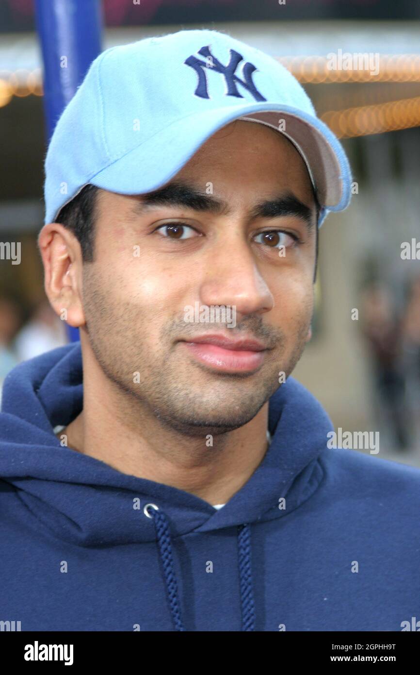 Kal Penn 06/21/04 "The Notebook" premiere at Mann Village Theatre ...
