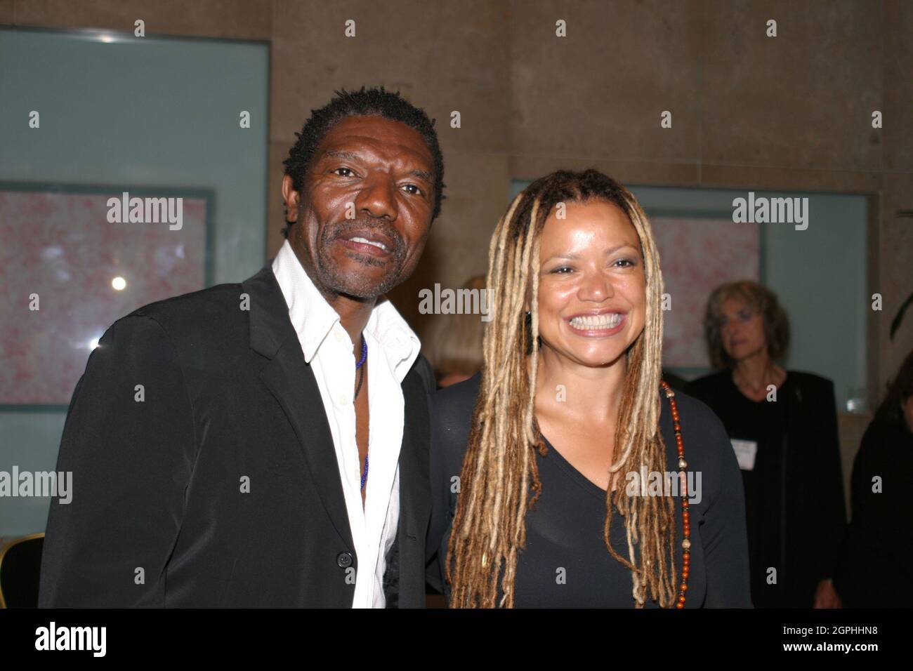 Red carpet retro vondie curtis hall and kasi lemmons hi-res stock ...