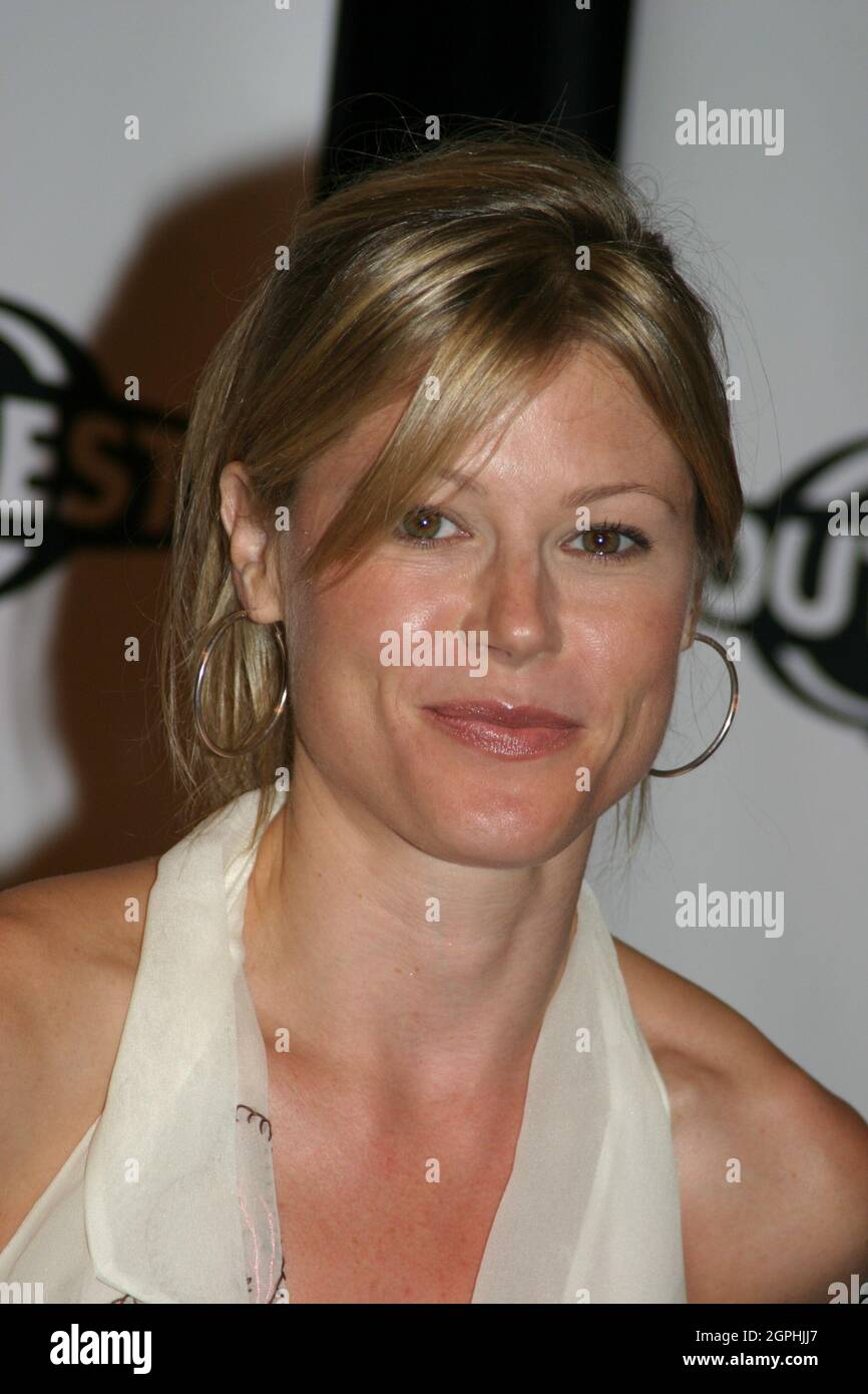 Julie Bowen 07/08/04 "D.E.B.S." Premiere at Orpheum Theatre , Los ...