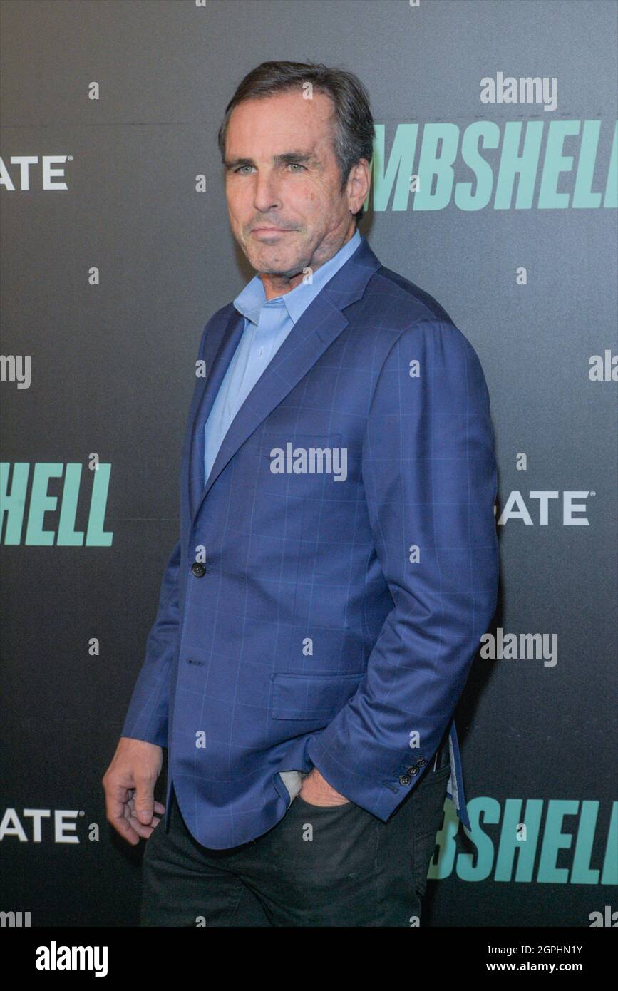 New York - NY - 20191216 Cast members and celebrities arrive for a ...