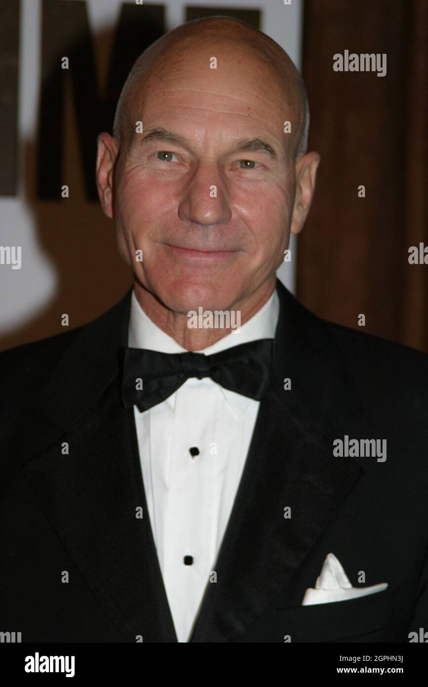 Patrick Stewart 09/19/04 The 56th Annual Primetime Emmy Awards ...