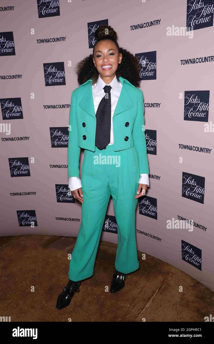 New York - NY - 20190124 Stars attended the Town & Country Jewelry ...