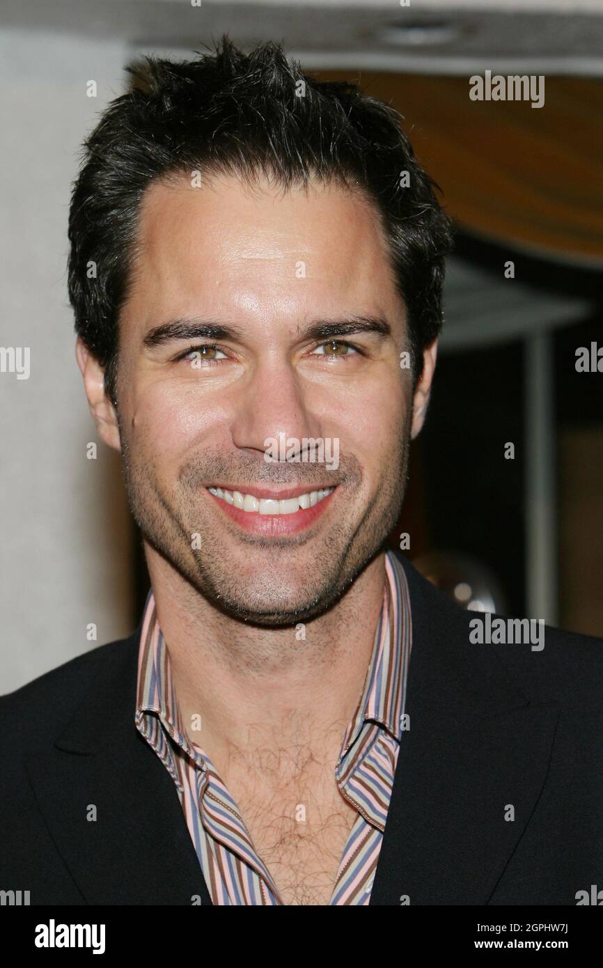 Eric McCormack 11/22/04 CLOSER premiere held at Mann Village, Los Angeles, Photo by Kazumi ...