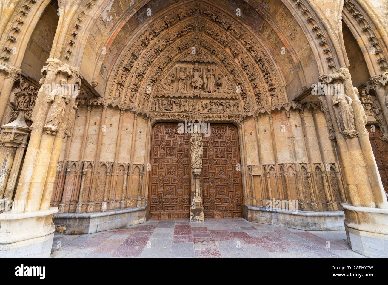 Gothic portico architecture hi-res stock photography and images - Alamy