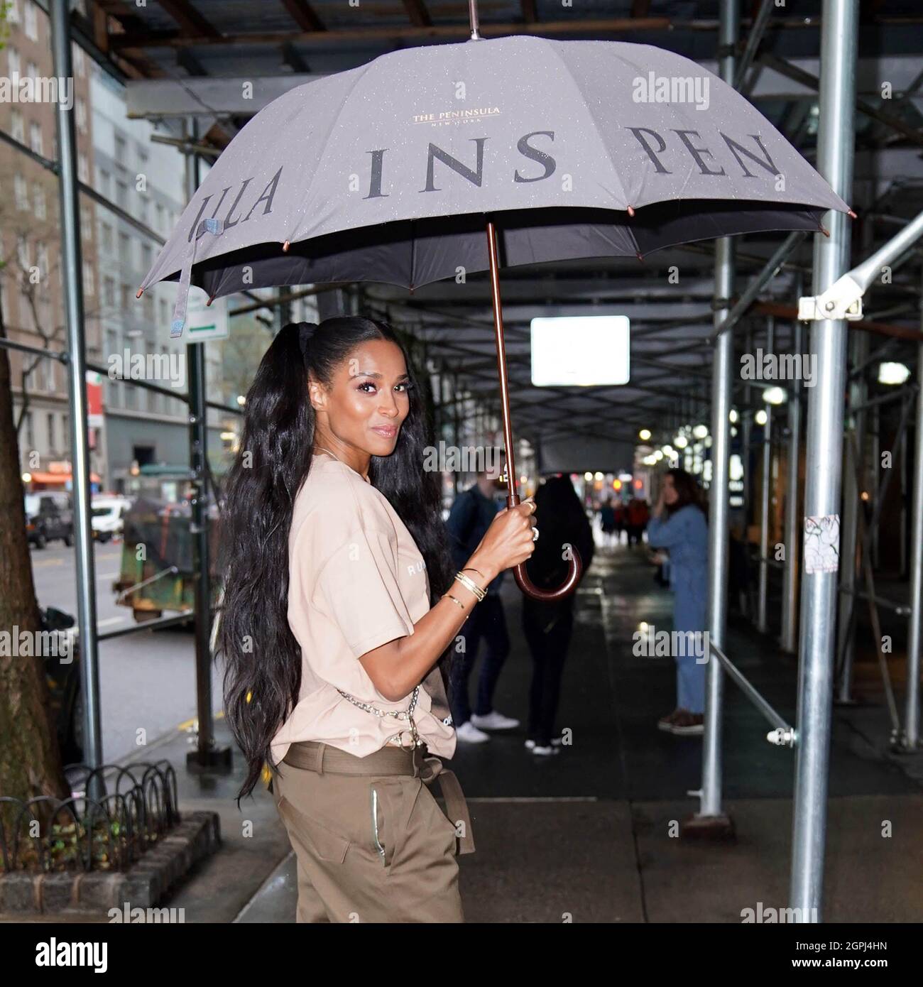 Exclusive - New York - NY - 20190426-Ciara Does an Impromptu Photoshoot ...