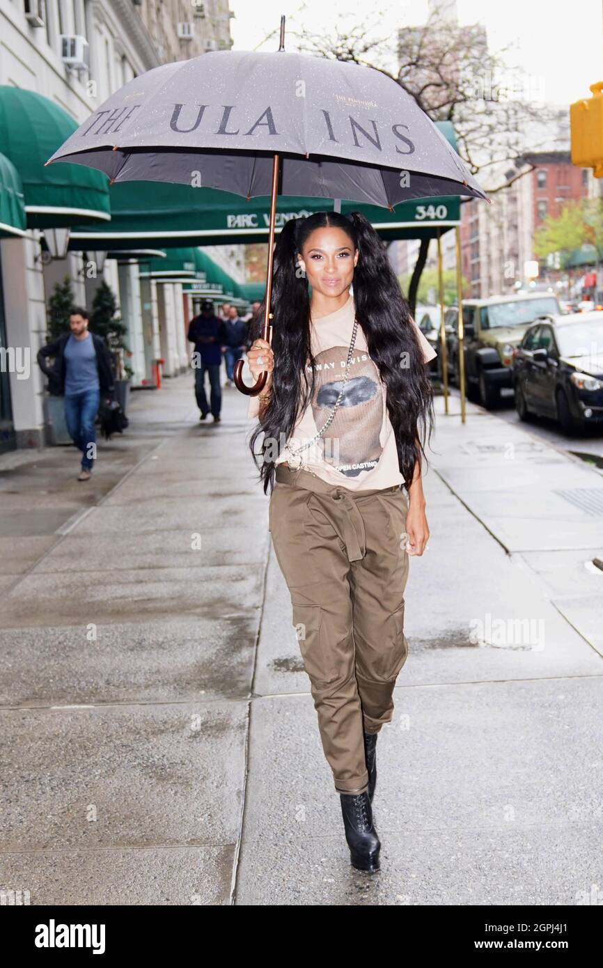 Exclusive - New York - NY - 20190426-Ciara Does an Impromptu Photoshoot ...