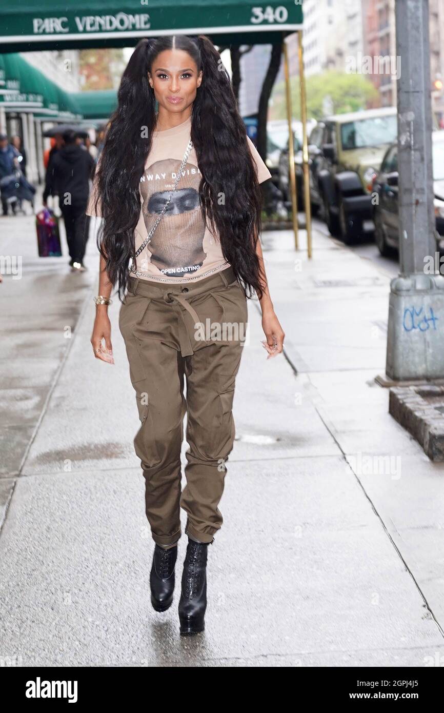 Exclusive - New York - NY - 20190426-Ciara Does an Impromptu Photoshoot ...