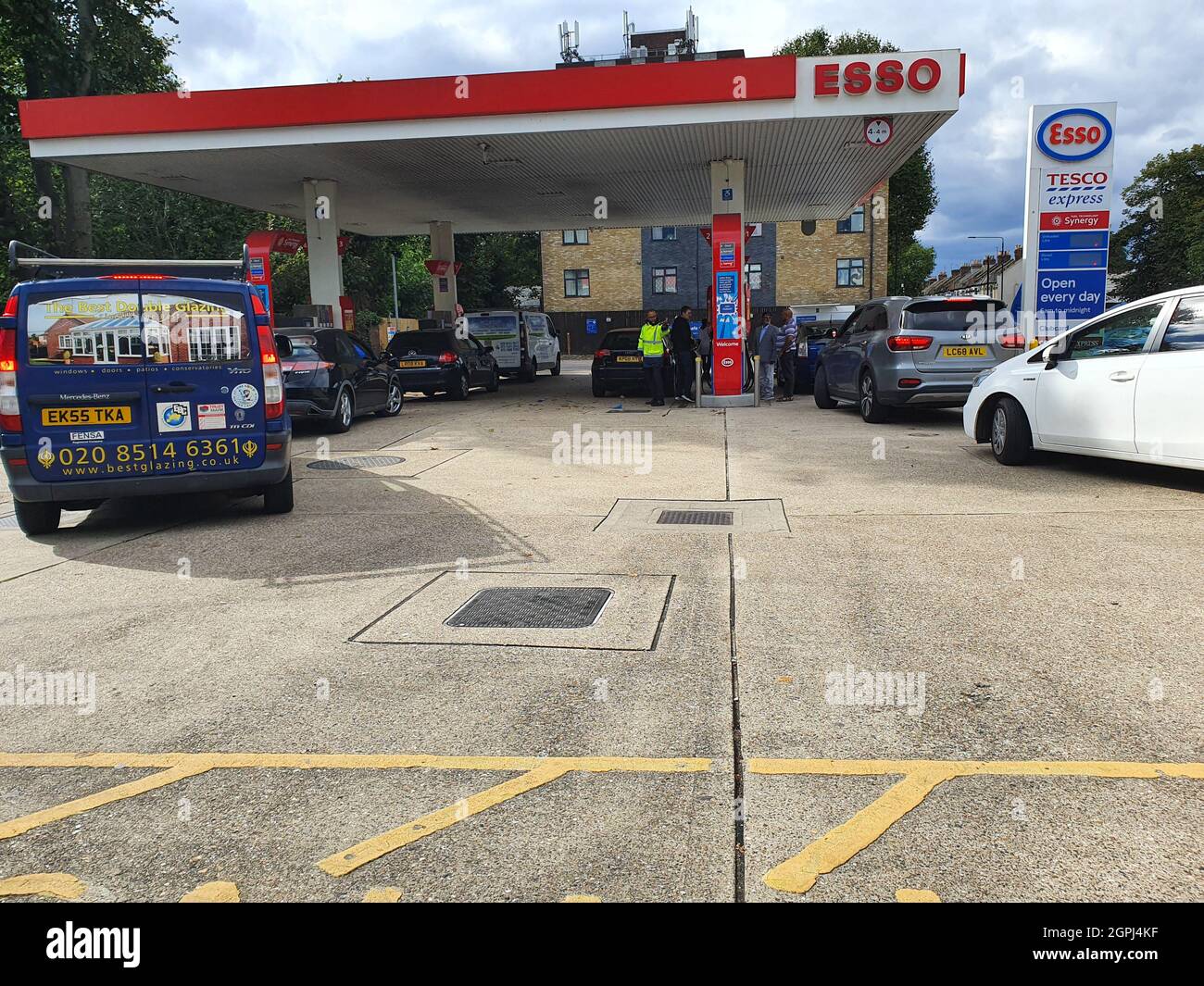 London petrol stations hi-res stock photography and images - Alamy