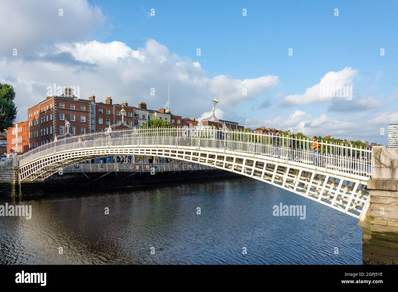 19th century Ha'penny Bridge across River Liffey, Wellington Quay ...
