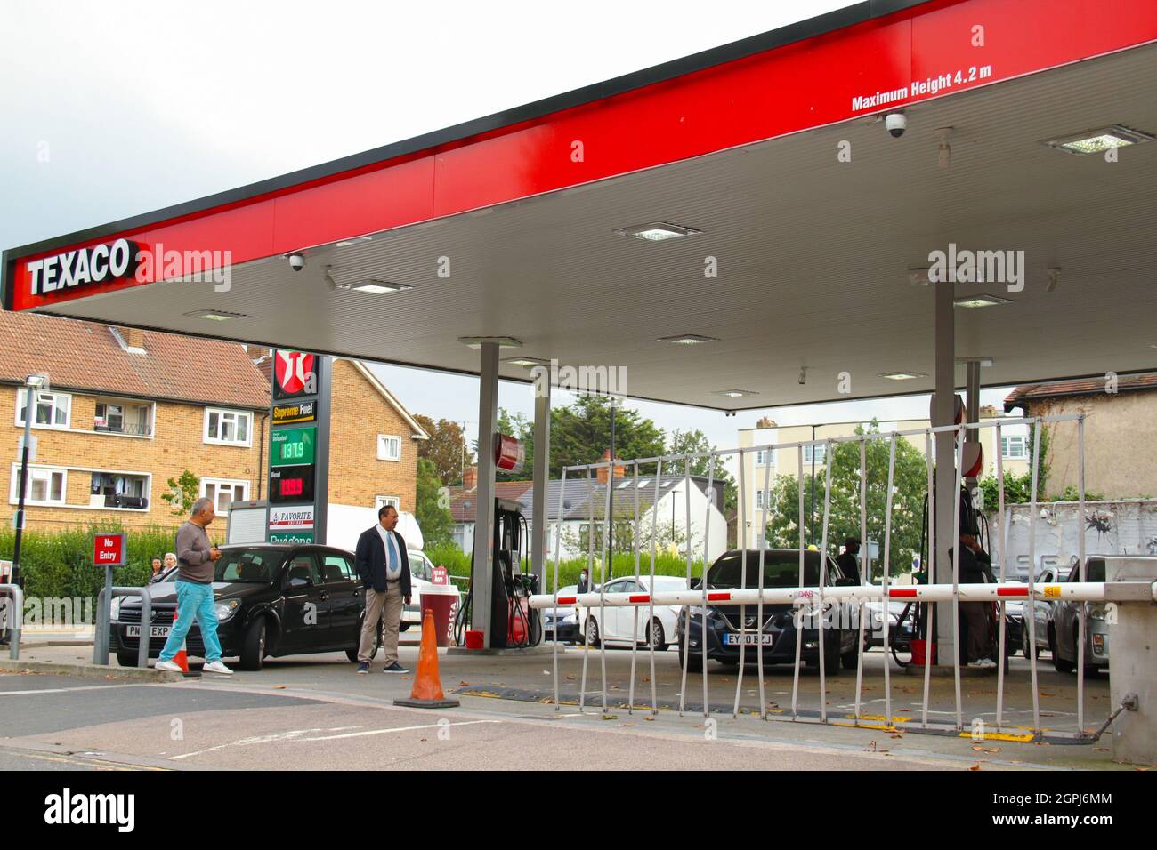London petrol stations hi-res stock photography and images - Alamy