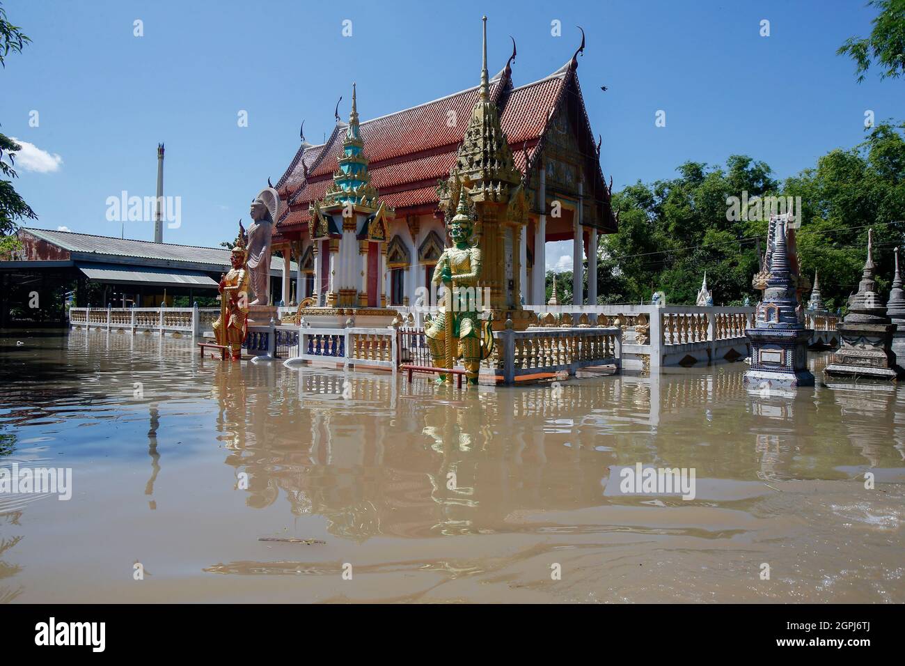 Lopburi, Thailand. 29th Sep, 2021. A flooded temple as Pasak Jolasid ...