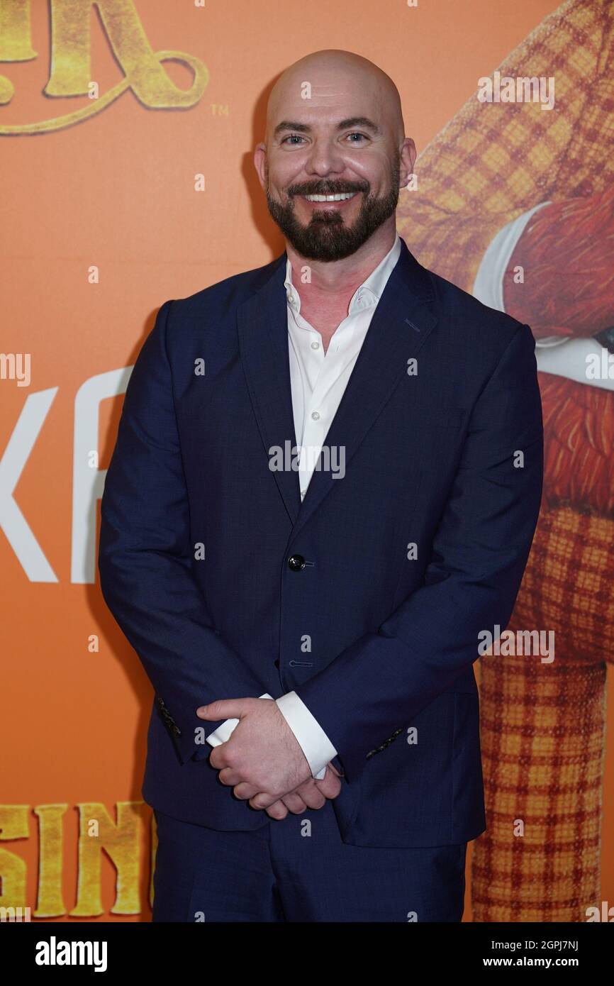 New York - NY - 20190407 Celebrities pose for pictures as they arrive ...