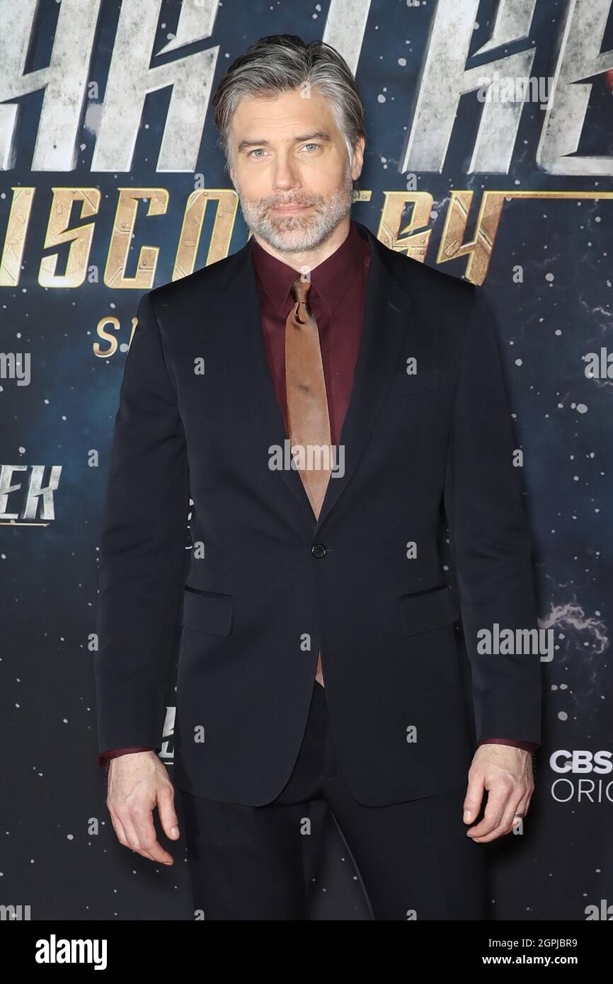 Star trek discovery anson hi-res stock photography and images - Alamy