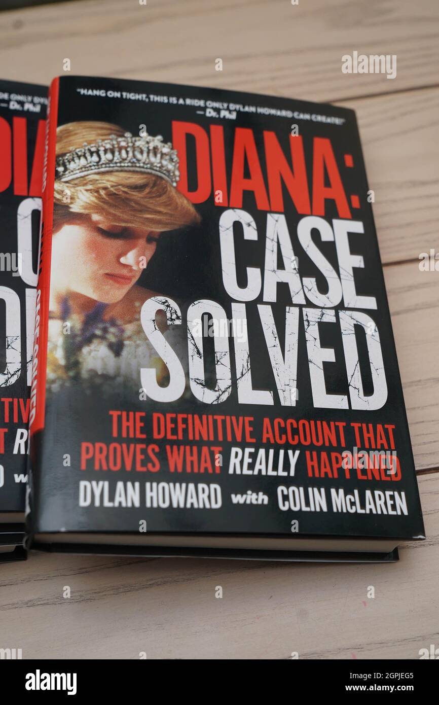 Exclusive - New York - NY - 20190916-Dylan Howard Signing Copies of his ...