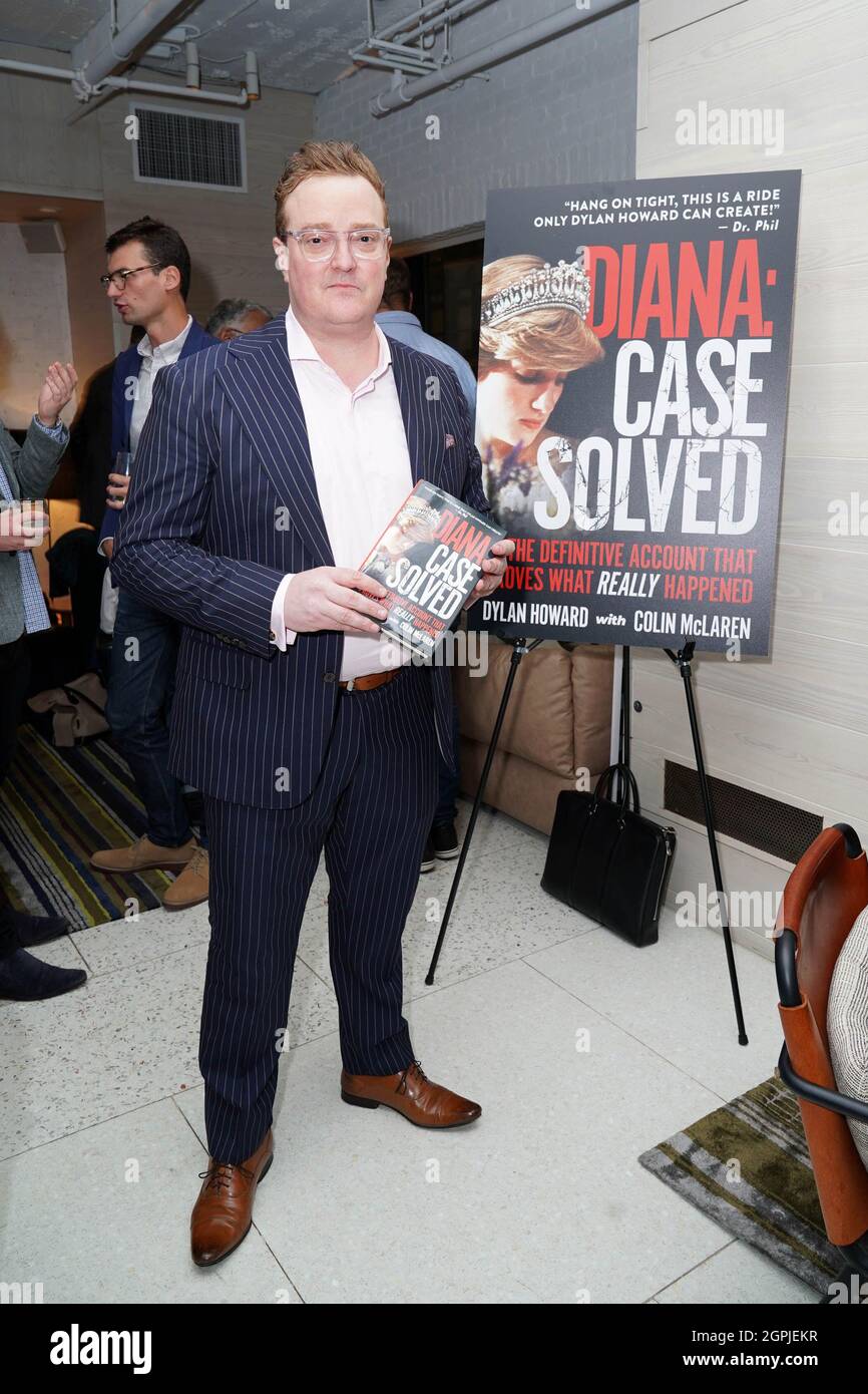 Exclusive - New York - NY - 20190916-Dylan Howard Signing Copies of his ...