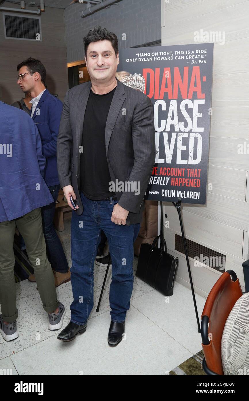 Exclusive - New York - NY - 20190916-Dylan Howard Signing Copies of his ...