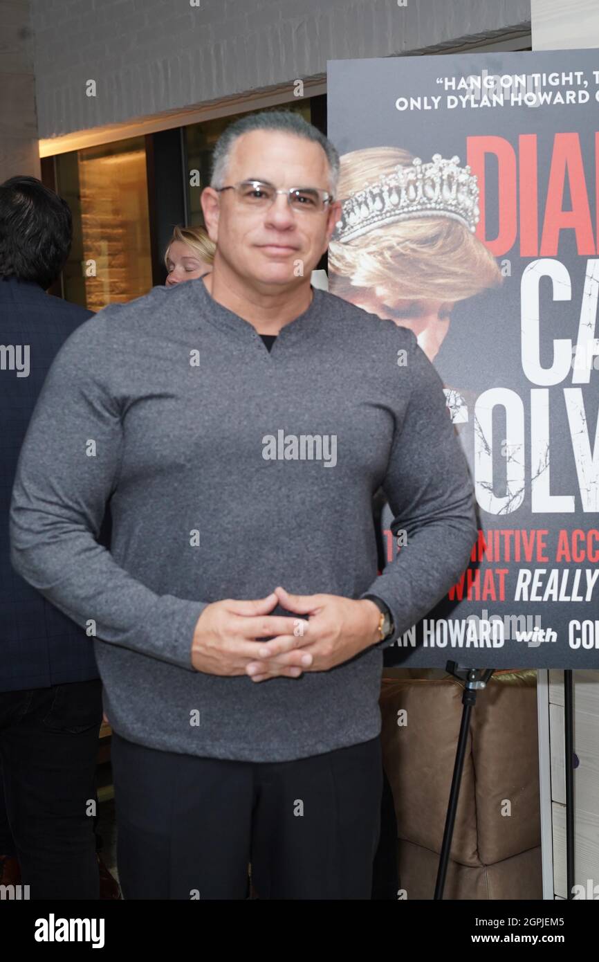 New York - NY - 20190916 - Dylan Howard Signing Copies of his new Book ...