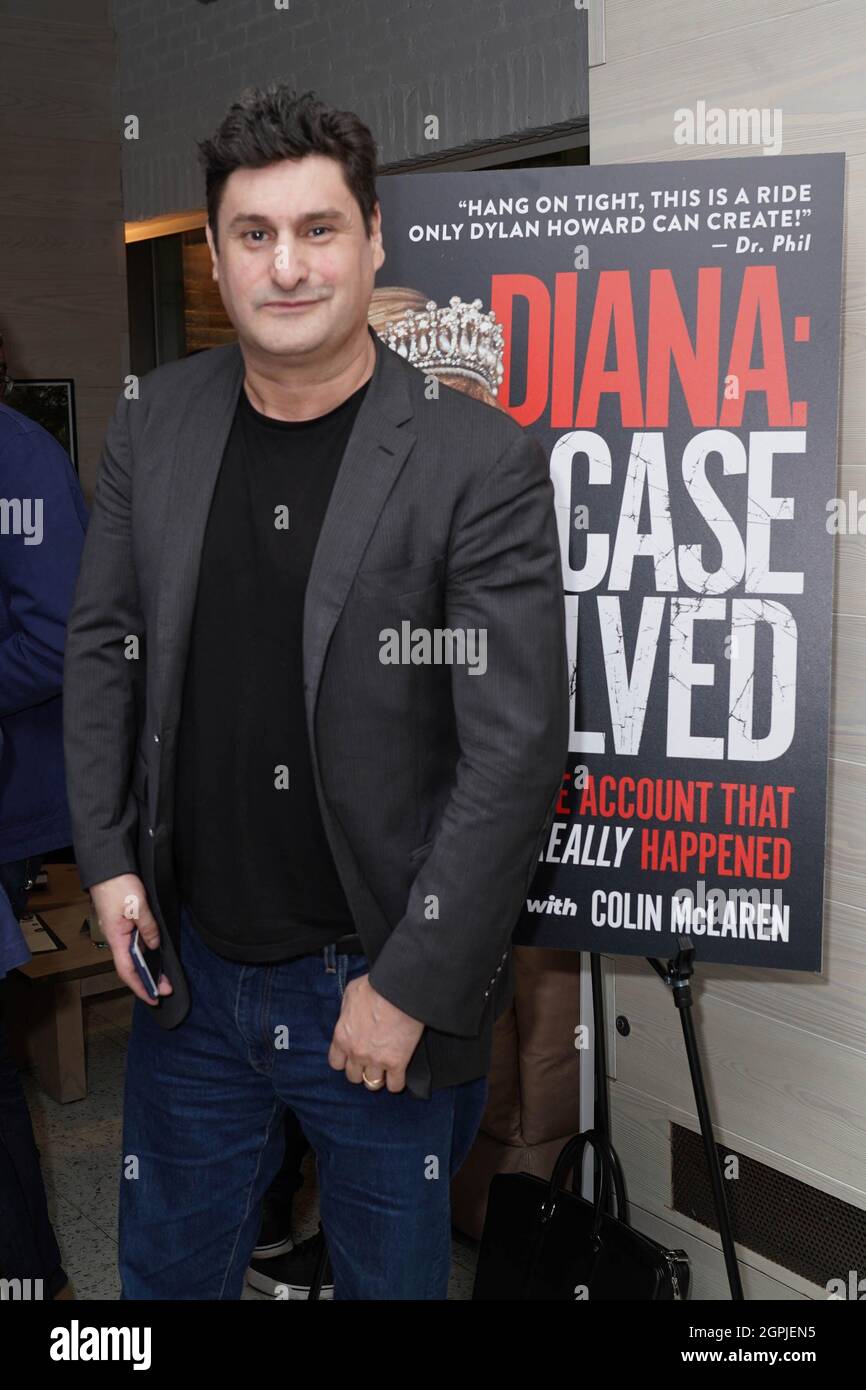 Exclusive - New York - NY - 20190916-Dylan Howard Signing Copies of his ...