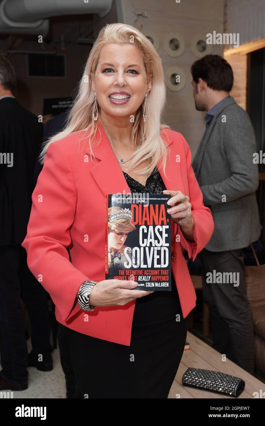 Exclusive - New York - NY - 20190916-Dylan Howard Signing Copies of his ...