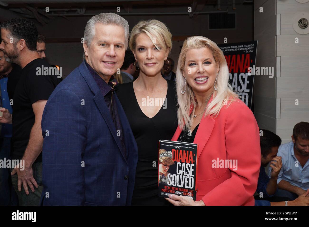 Exclusive - New York - NY - 20190916-Dylan Howard Signing Copies of his ...