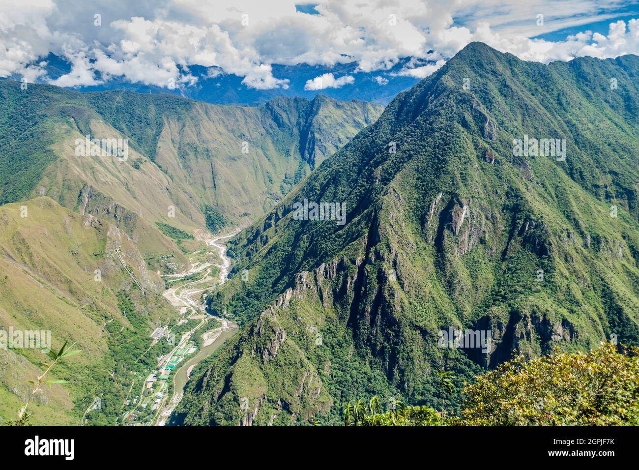 Indigenous peru dam hi-res stock photography and images - Alamy