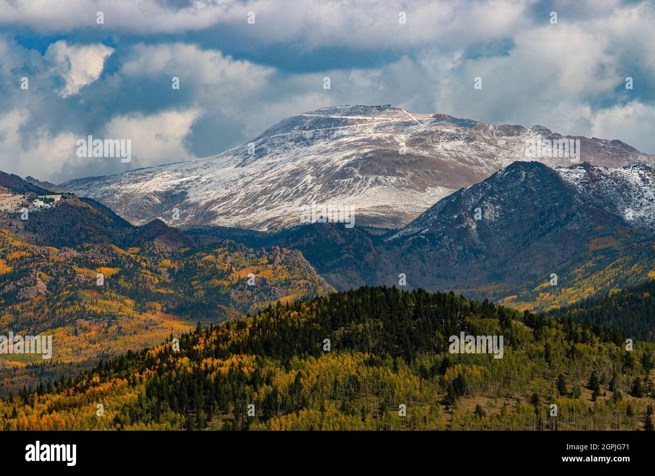 Mantle of snow hi-res stock photography and images - Alamy