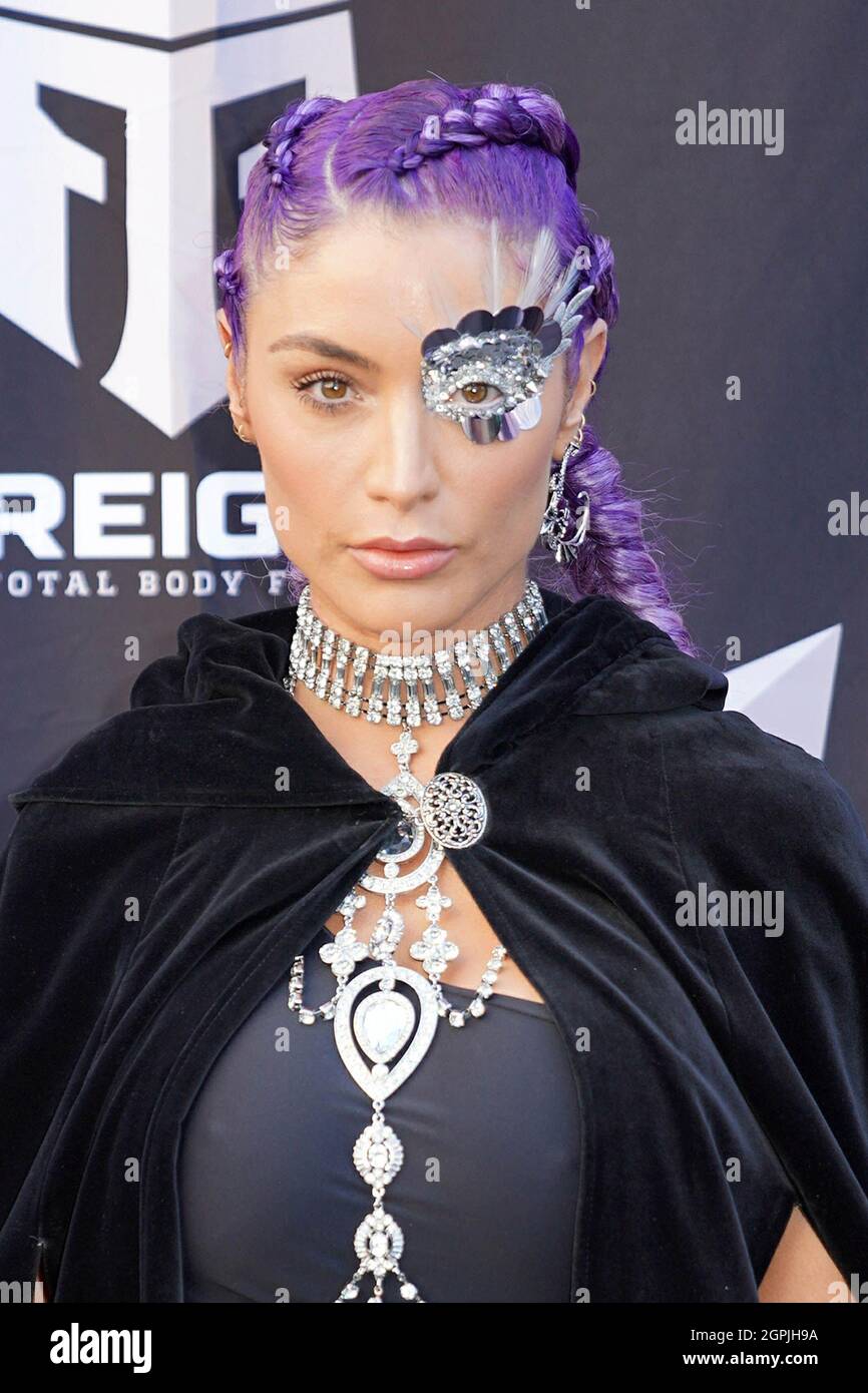 New York - NY - 20190416 Thor and Natalie Eva Marie pose for pictures ...