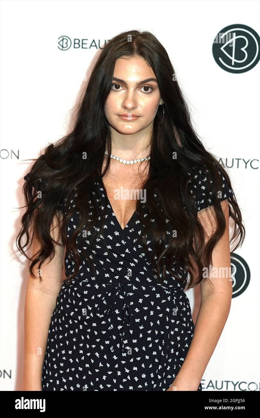 New York - NY - 20190406 Celebrities pose for pictures as they arrive ...