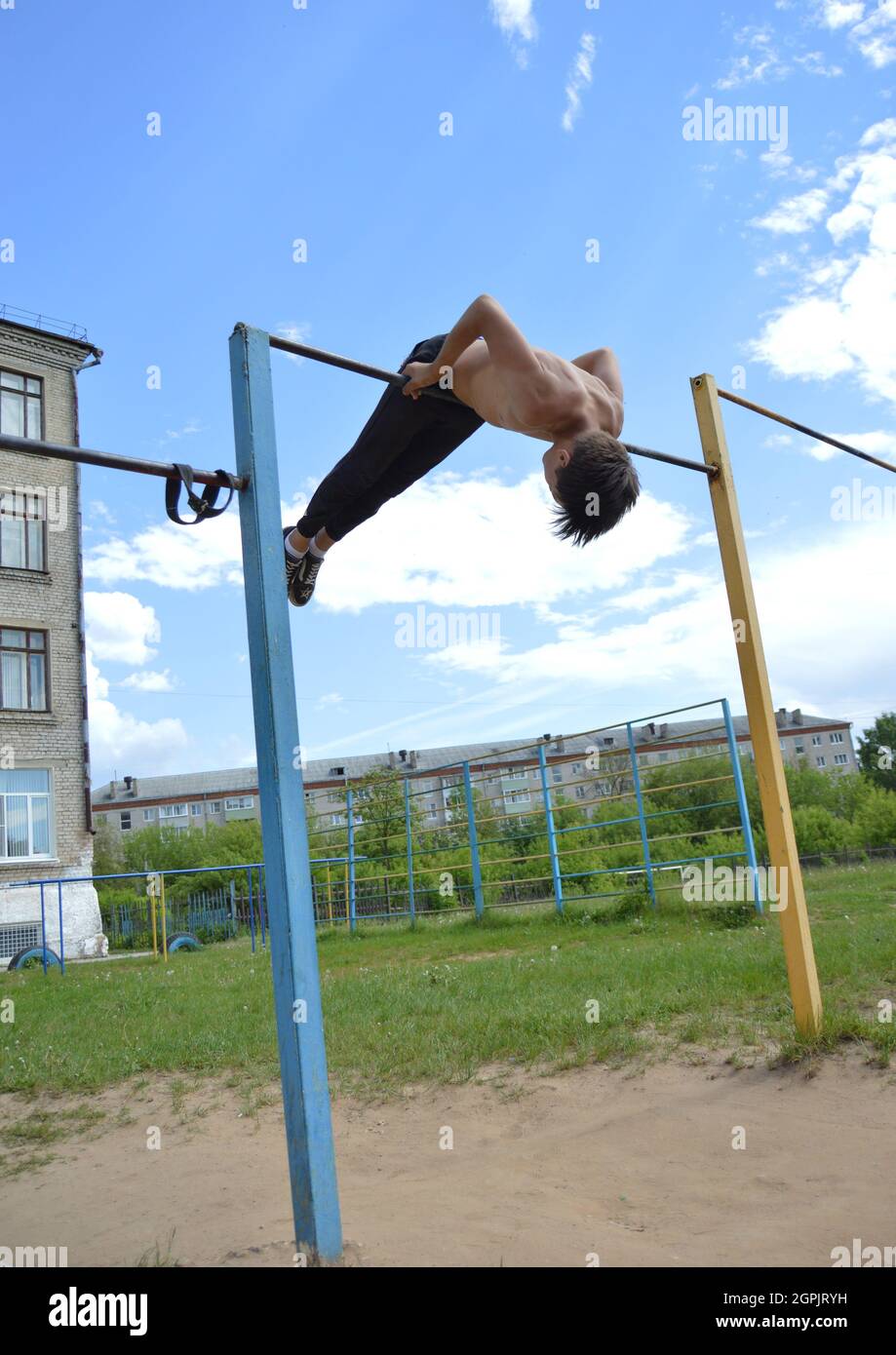 Kovrov, Russia. 11 June 2017. Teen is engaged in discipline gimbarr on a horizontal bar in the ...