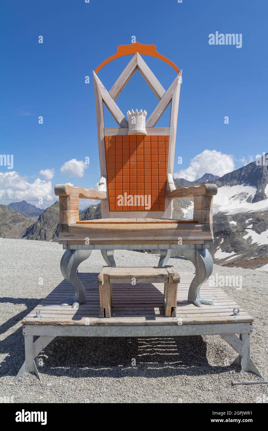 Wooden throne hi-res stock photography and images - Alamy