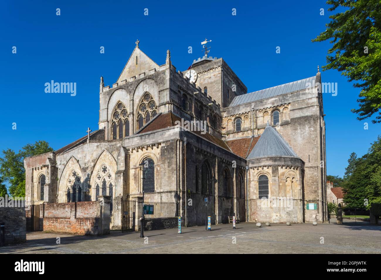 Romsey abbey hi-res stock photography and images - Alamy